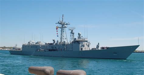 La Fragata Navarra Monitoriza A Dos Buques Rusos Localizados Al Sur