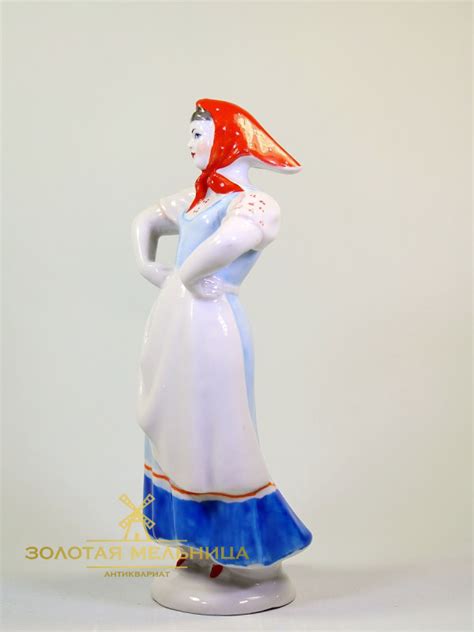 Фарфоровая статуэтка Девушка плясунья в красной косынке Руки в боки Редкая роспись в Санкт