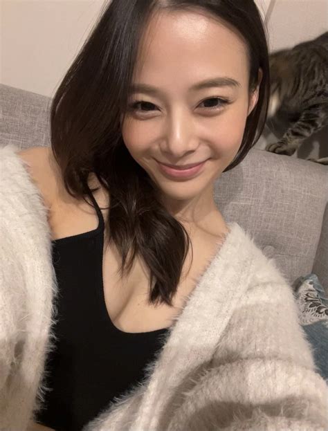 おはようございます！！ 今日はみゅうちゃんとのんびりの予定😽💖 何かをすることも大事だけど、何もしないことも同じくらい実は大事だったりする🥰
