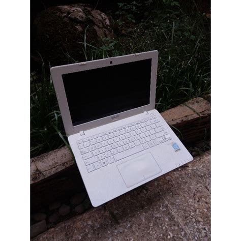 Jual Laptop Second Asus X200m Intel N2840 Windows 10 Berlisensi Ram 4gb
