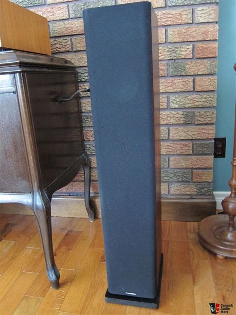 Paradigm Monitor 7 V7 Floorstanding Speakers Heritage Cherry Photo