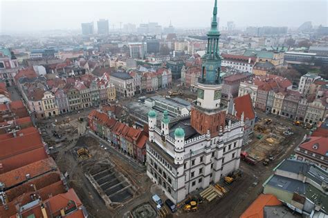 Wielka inwestycja w Poznaniu robi wrażenie Przebudowa Starego Rynku postępuje Mają rozmach