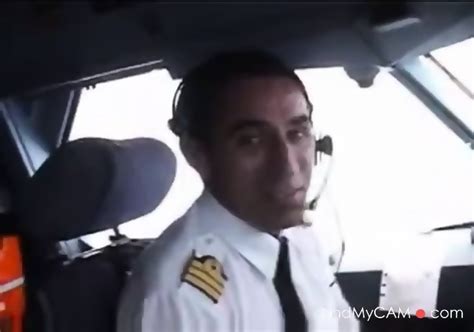Streap Hotesse De L Air Dans L Avion F94 Eporner