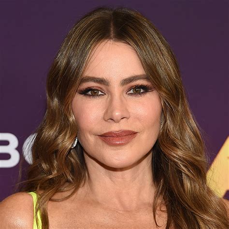 Gal Gadot Shows Off Her Toned Legs In A Cheeky Photoshoot ‘dont Forget To Stretch Shefinds