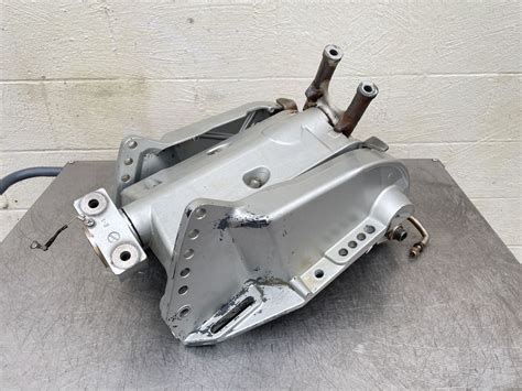 2007 Honda 135 Hp 4 Stroke Outboard Complete Midsection And Swivel Brack