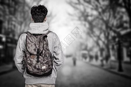 背着书包的男生背影高清图片下载 正版图片500841937 摄图网