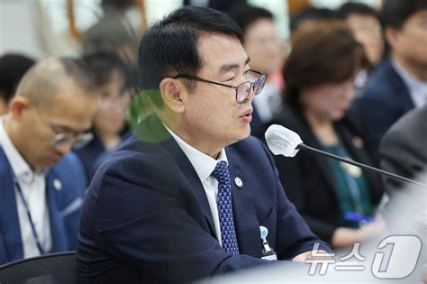국감 답변하는 이정선 광주시교육감 뉴스1