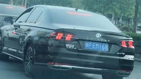 回家的路上遇到一辆大众车，这是迈腾吗？汽车玩车好看视频