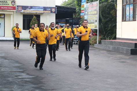 Tingkatkan Kesehatan Dan Kebugaran Tubuh Kapolres Majalengka Olahraga