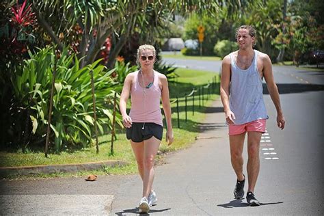 Tops Off Margot Robbie Bares Her Boobs On Hawaii Beach