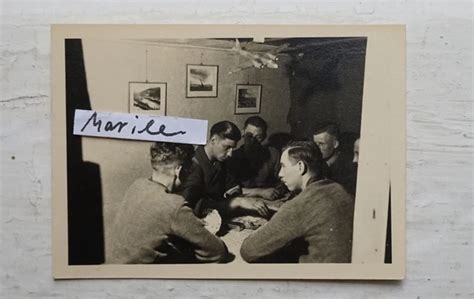 FOTO ALT WK2 Portrait Stube Luftwaffe Flugzeug Modell Flieger Bild Jung