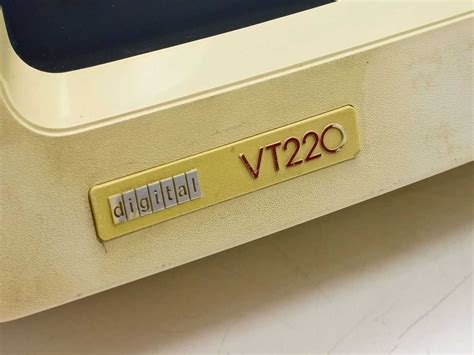 Digital Equipment Corp Vt220 Dec Terminal Display