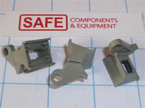 Schroff 60817 134 Qty 1 Circuit Board Card Bottom Eject Handle Gray N31