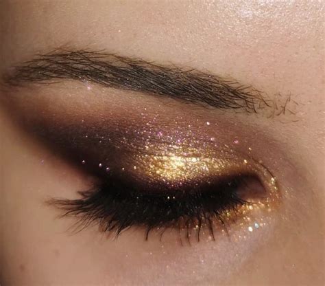 Pin By Alanne On Makeup Gold Makeup Looks Eye Makeup Makeup Routine