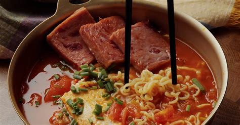 고기 국수 누들 도금 접시 라면 레시피 많은 맛있는 맛있는 국물 맛있는 식사 매운 매운라면 먹는 먹을