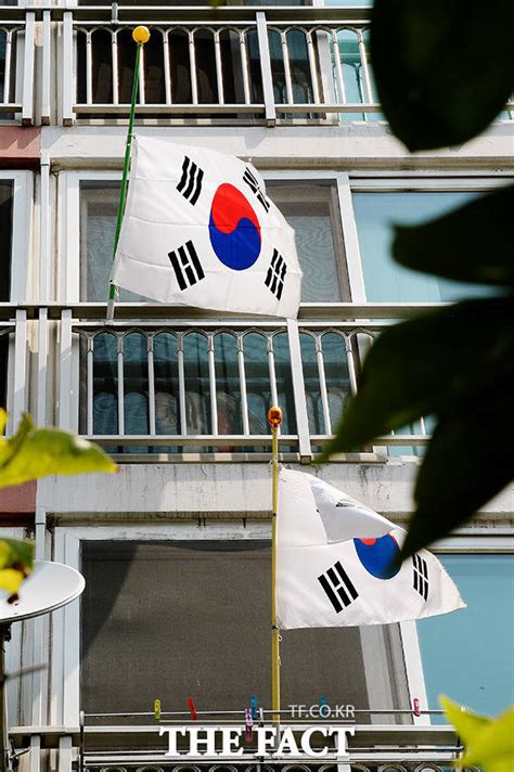 [tf사진관] 현충일 태극기 게양법 우리집은 과연 어떨까 포토 기사 더팩트
