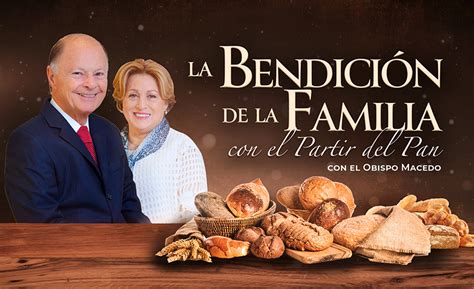 La Bendición De La Familia Con El Partir Del Pan Universal México