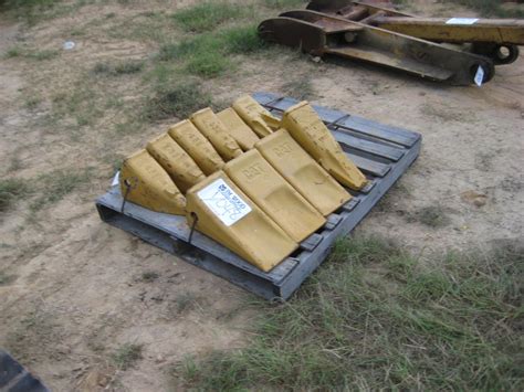 1 Cat And Hensley Excavator Teeth Jm Wood Auction Company Inc