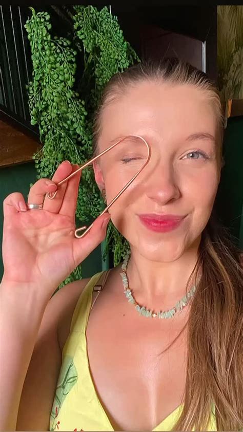 já reparou como a língua pode ficar com uma camada espessa branca