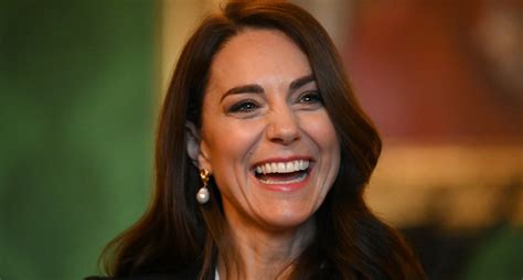 How Kate Middletons Pearl Earrings Honor Queen Elizabeth