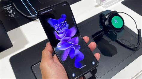 How To Customize The Lockscreen On Your Samsung Galaxy Z Flip4