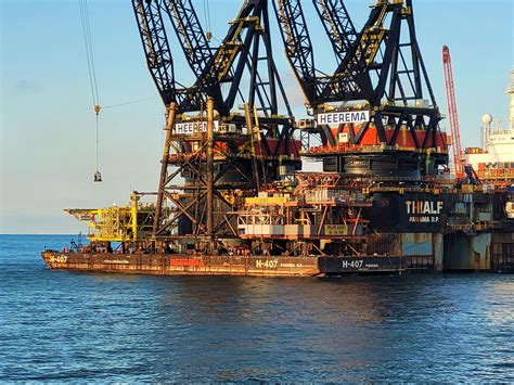 Heerema Removes 3 North Sea Jacket And Topside Sets In Single