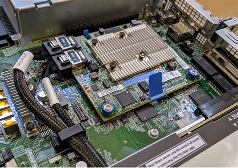 HPE DL325 Gen10 Plus найпотужніший і найекономічніший сервер від HPE