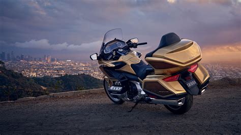 Harley Davidson Road Glide Limited Vs Honda Gold Wing