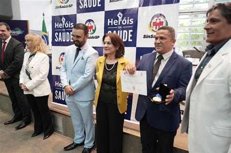 Presidente e primeiro tesoureiro do Coren SP ganham homenagem Heróis