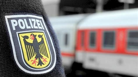Trio Fordert 16 Jährige Im Hauptbahnhof Essen Zum Sex Auf