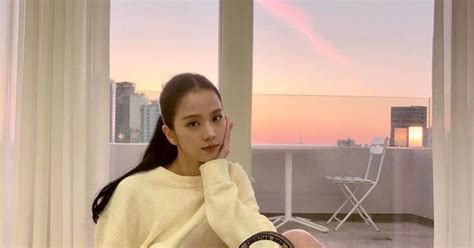 지금 겨울 패션 왕국은 포근한 시어링 백의 시대