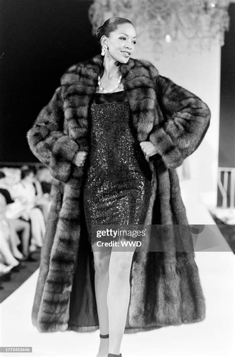 Dennis Basso Fall 1999 Ready To Wear Fashion Show Featuring Singer