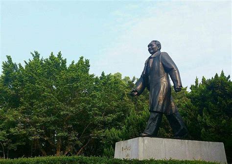 1969年，邓公被下放江西拖拉机厂，那个帮过他的厂长，后来怎样了