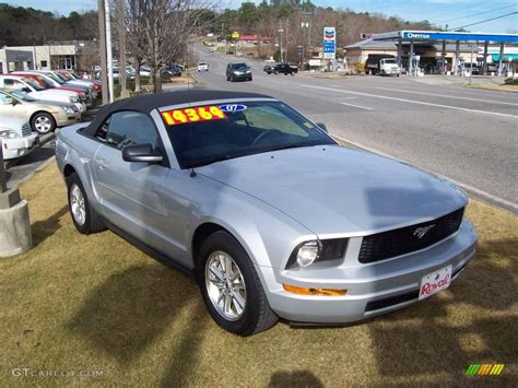 2007 Satin Silver Metallic Ford Mustang V6 Deluxe Convertible 24087322