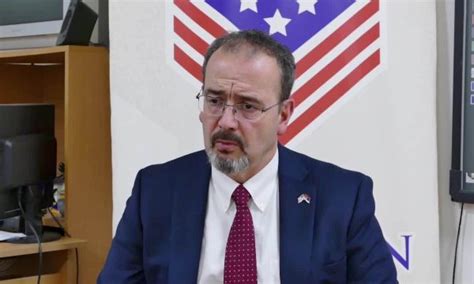 Ambasadori amerikan në Serbi SHBA ja kërkon zbatimin e marrëveshjes së Washintonit Biden e di