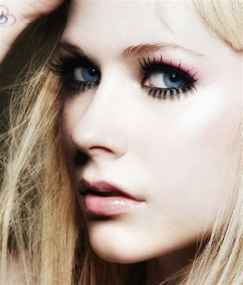 X Resolution Avril Lavigne Gorgeous Wallpapers X Resolution Wallpaper