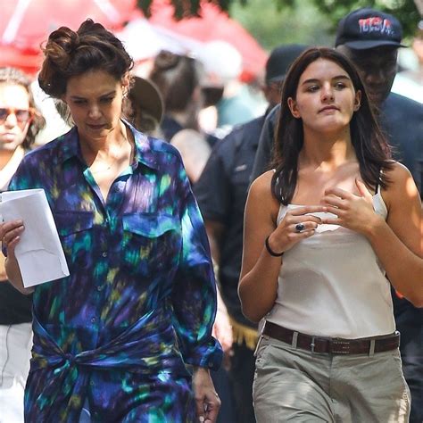 Katie Holmes Cumple 47 Años Convertida En La Mejor Amiga Y En El Clon