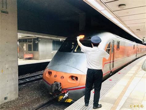 台鐵又出包！自強號動力異常 彰化站緊急加掛車頭 自由電子報 Line Today