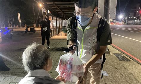 颱風來襲 臺南市府全力協助街友緊急避難 蕃新聞