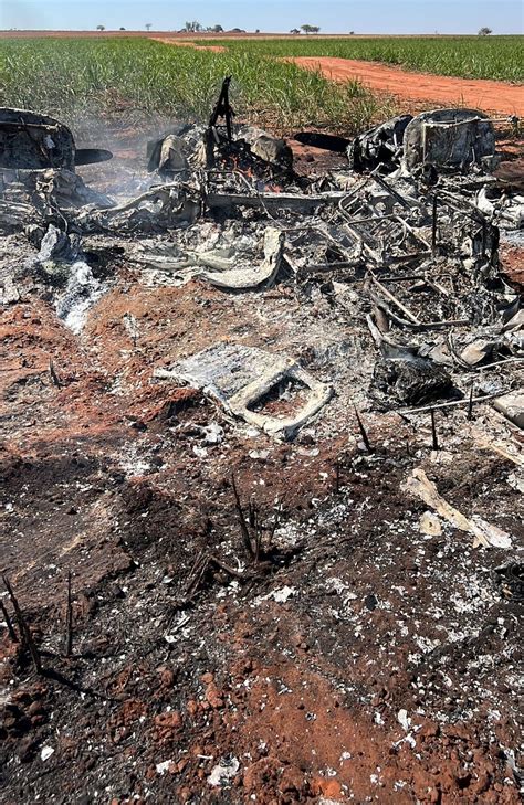 Em fuga de caça da FAB ocupantes abandonam avião usado no transporte