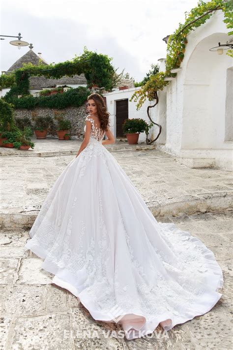 Пишна весільна сукня зі спідницею в складку розшитою квітами оптом