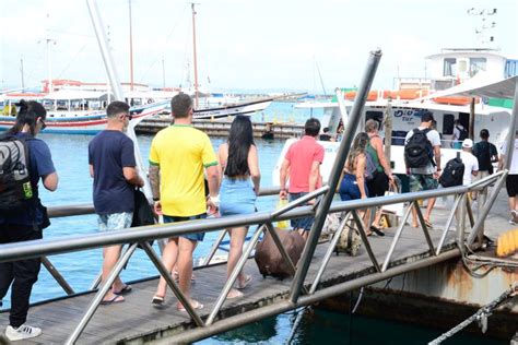 Galeria · Movimento Intensos Nos Terminais De Lancha E Ferry Boat Em