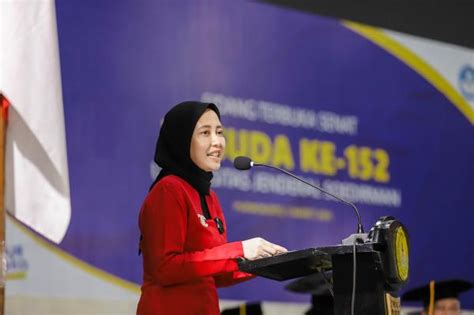 Dokter Muda Cantik Yang Juga Pengusaha Ini Berbagi Inspirasi Kepada Para Wisudawan Unsoed
