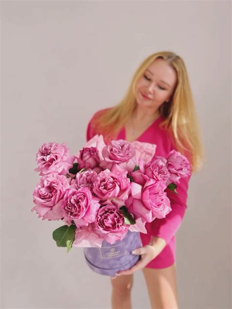 Шляпная коробка с шикарными розами