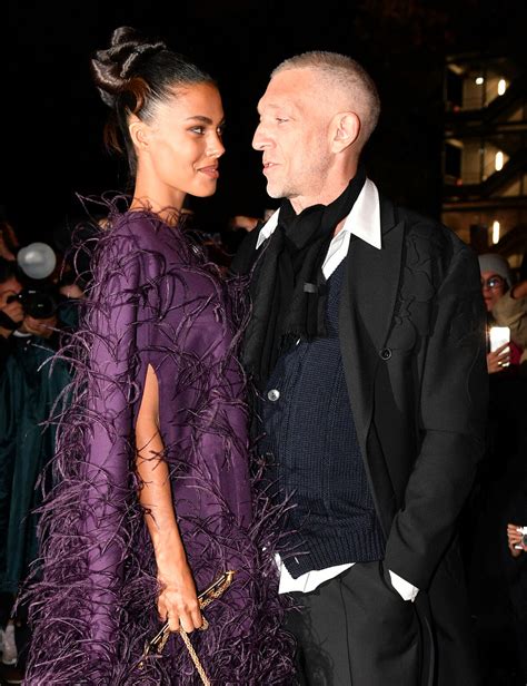 Photo Vincent Cassel Et Sa Femme Tina Kunakey Au Défilé De Mode