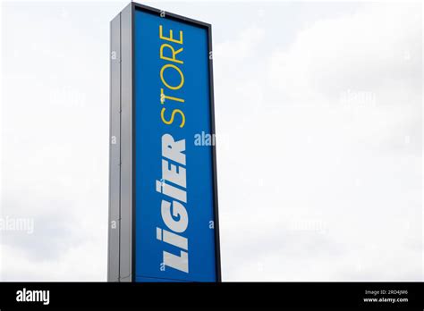 Bordeaux France 07 01 2023 Magasin Ligier Logo Bleu Signe Et