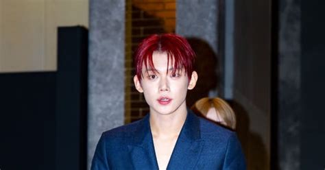 [사진]투모로우바이투게더 연준 레드카펫 위에서 빛나는 레드헤어