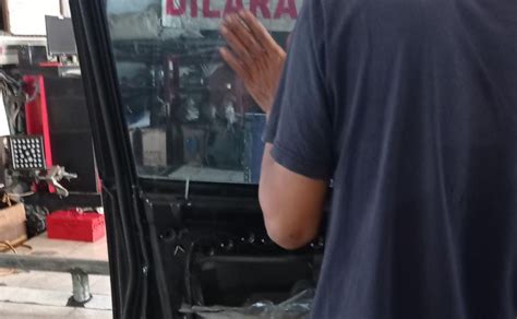 Taufanyanuar Kaca Jendela Mobil Macet