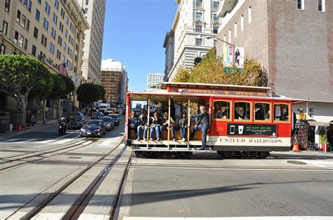 샌 프란 시스 코에서 승객과 샌 프란 시스 코 미국2015 년 11 월 6 일 트램 가을에 대한 스톡 사진 및 기타 이미지 가을 거리 건물 외관 Istock