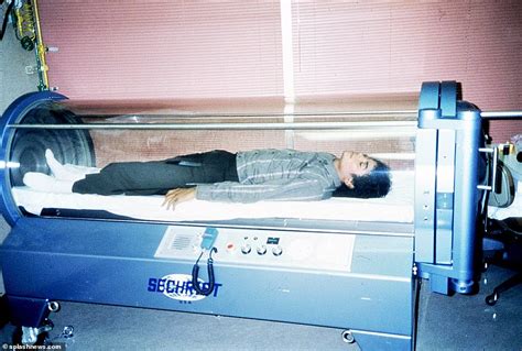 Inside Michael Jacksons 100000 Oxygen Rejuvenation Chamber That He